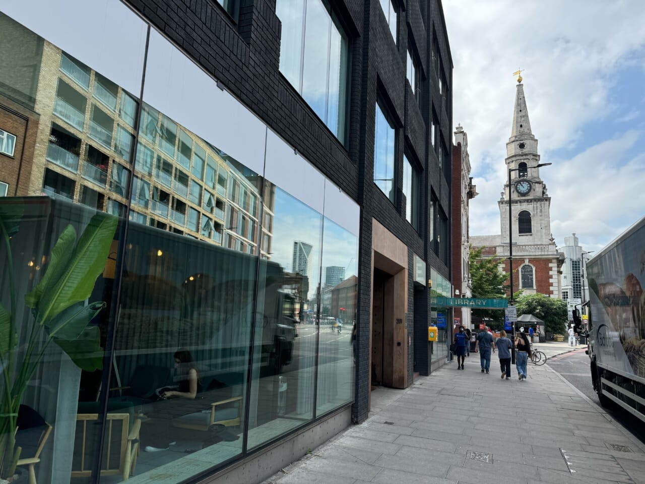 「香りの言語化」で酒類の購買体験を変える! AIソムリエ「KAORIUM」の実力とは _流通・小売業界 ニュースサイト【ダイヤモンド・チェーンストアオンライン】